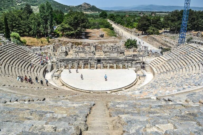 Visiting the Ruins of Ephesus Ancient City in Turkey